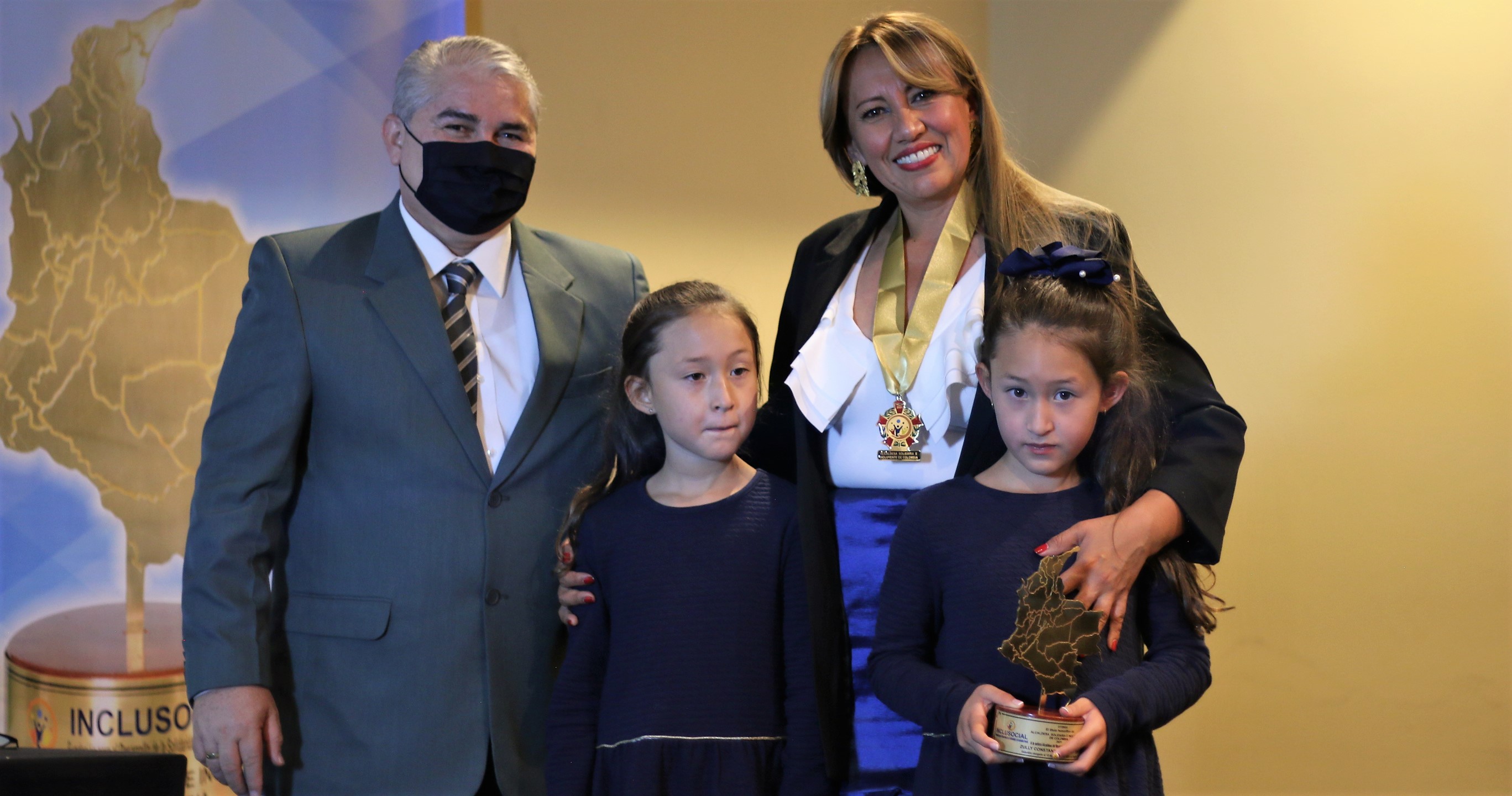 Zully Quilaguy Sintura recibe el premio «Alcaldesa Solidaria e ...