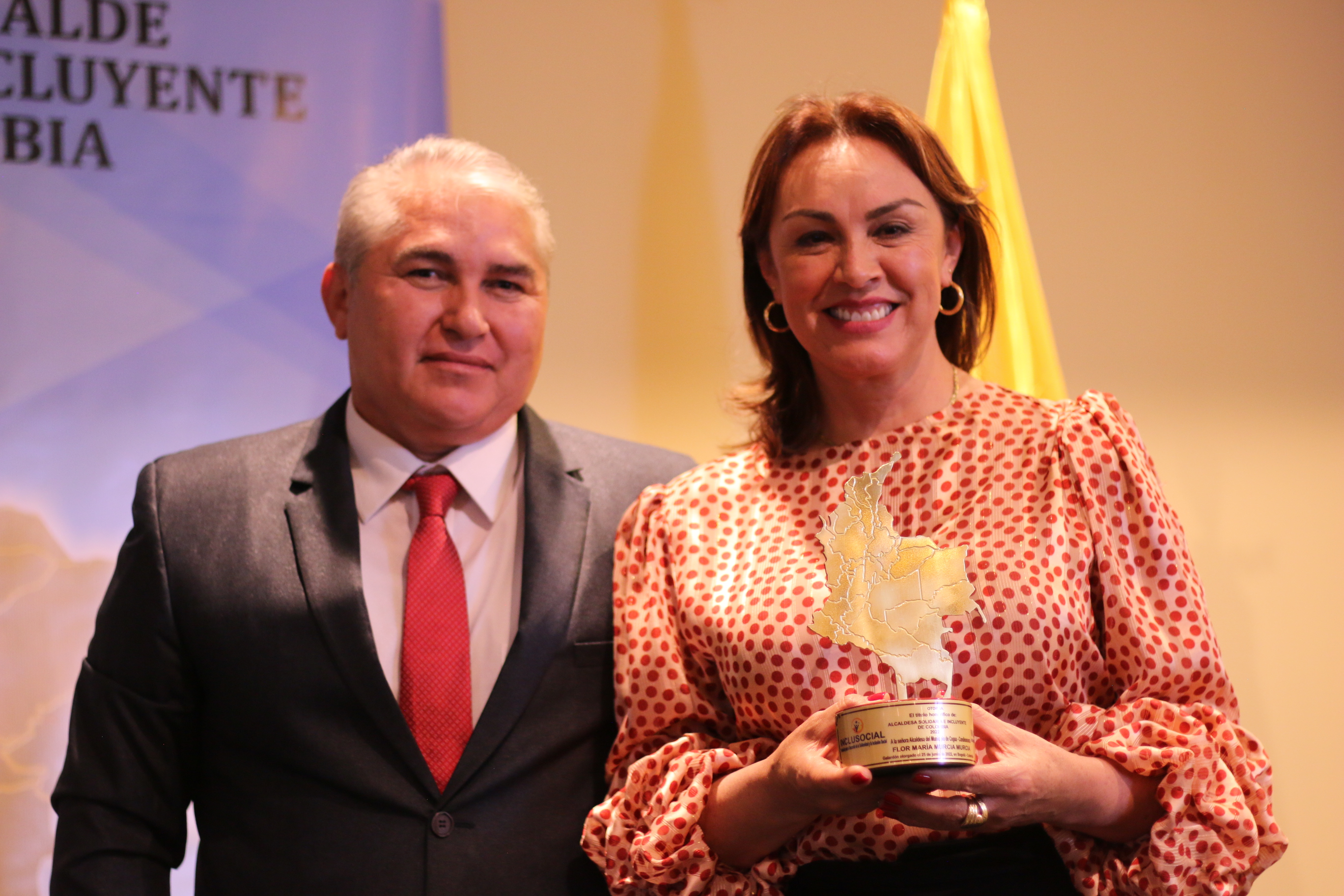 Flor María Murcia Murcia recibe el premio «Alcaldesa Solidaria e ...