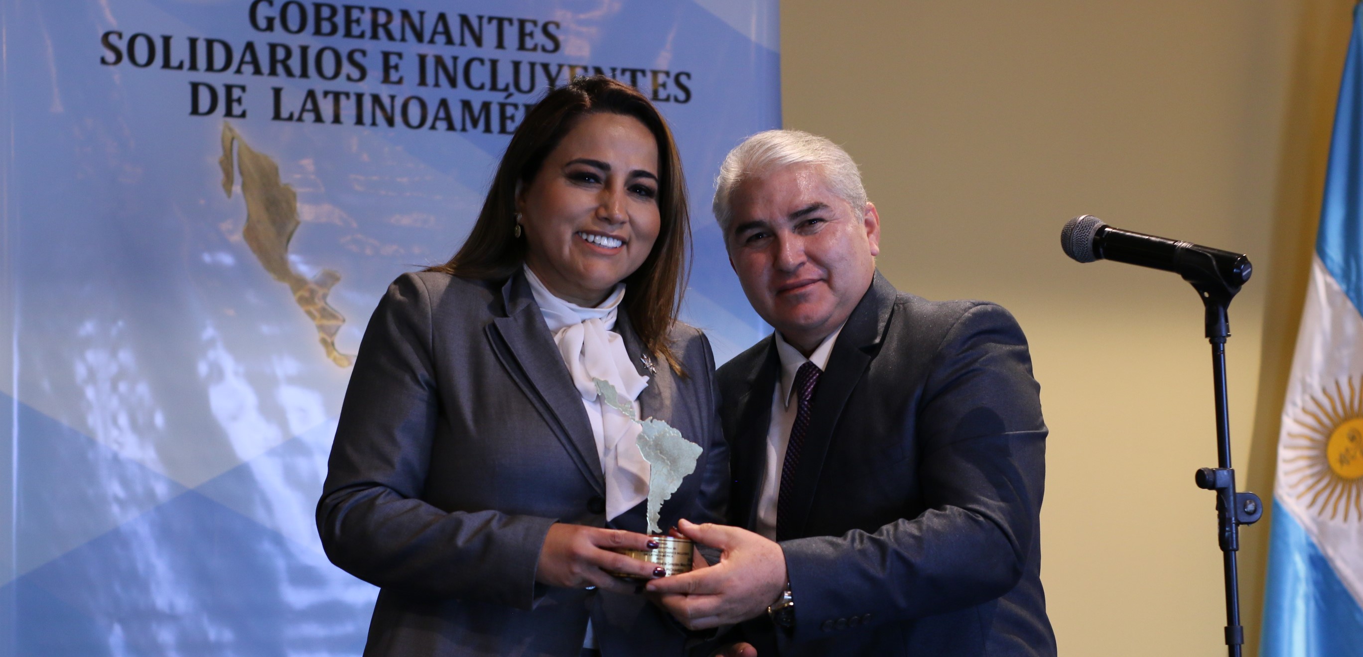 Roberto Sosa Pichardo recibe el premio «Presidente Municipal Solidario ...