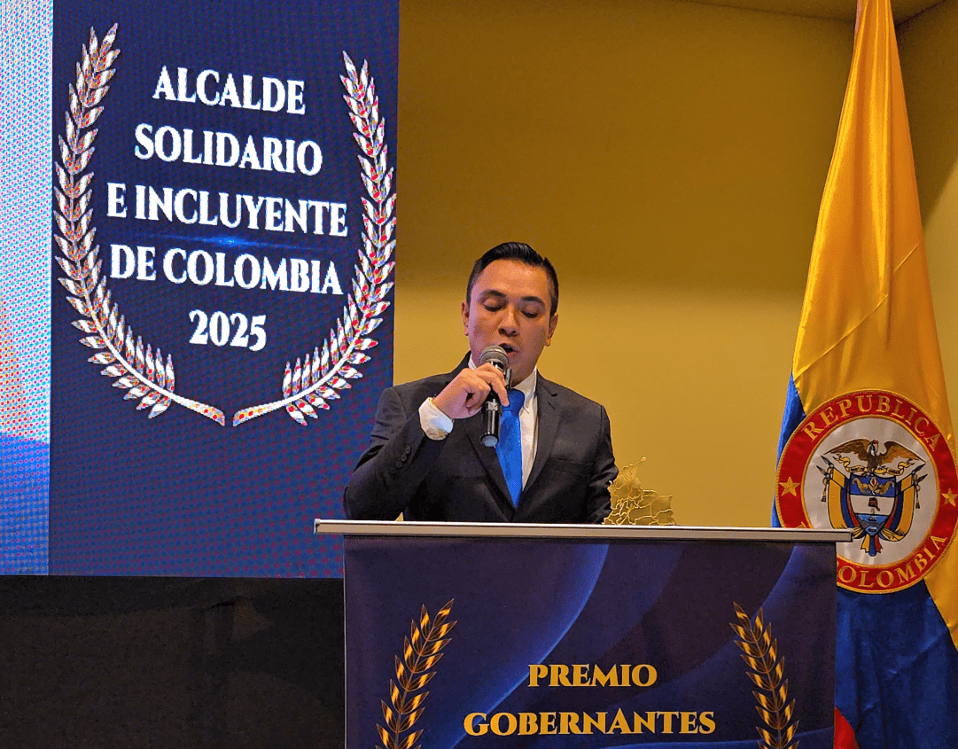 David Ramiro Tovar Guerrero recibe el premio Alcalde Solidario e ...
